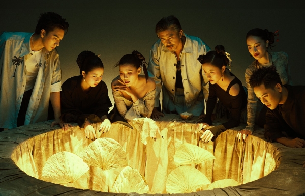 Phim điện ảnh "Cám" chính thức tung bộ merchandise toàn item độc đáo