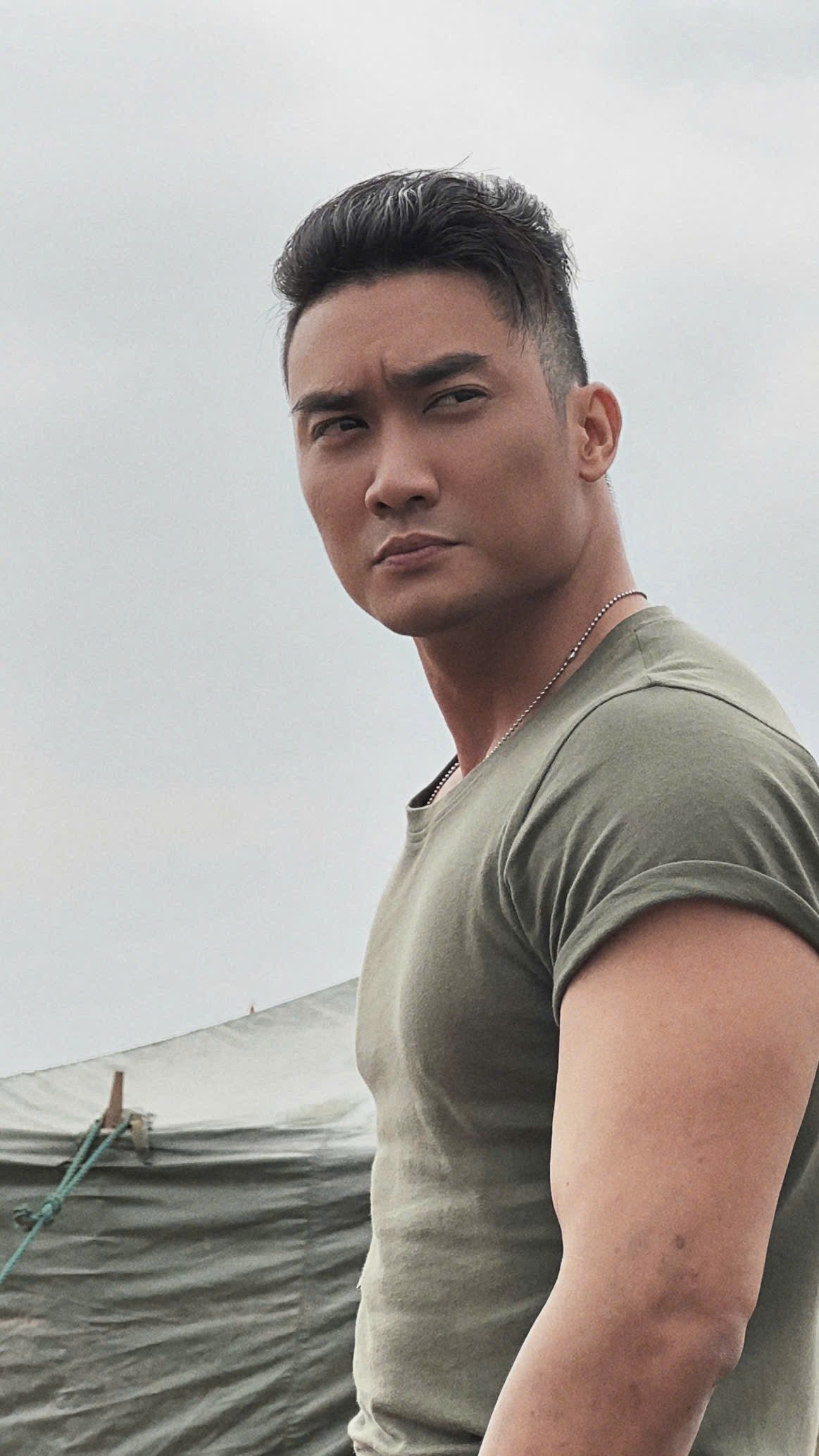 Nam vương Lương Gia Huy "gây sốt" với tạo hình trong phim "Mưa đỏ"