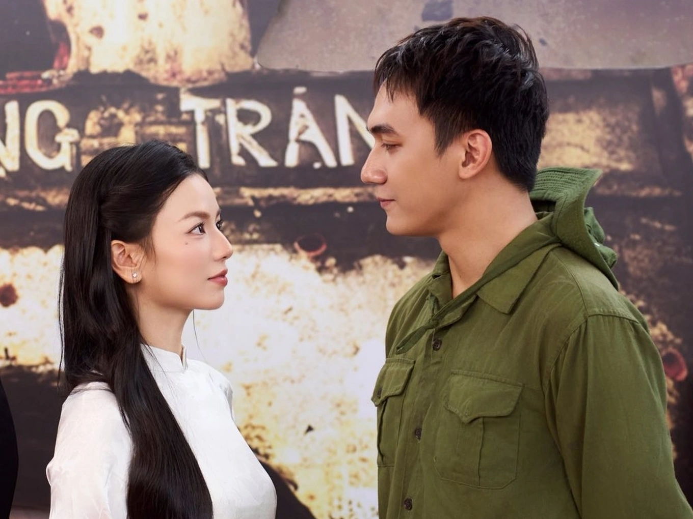 "Mưa đỏ": Cảnh quay tế nhị nhưng vô cùng đáng yêu của Hạ Anh và Đỗ Nhật Hoàng