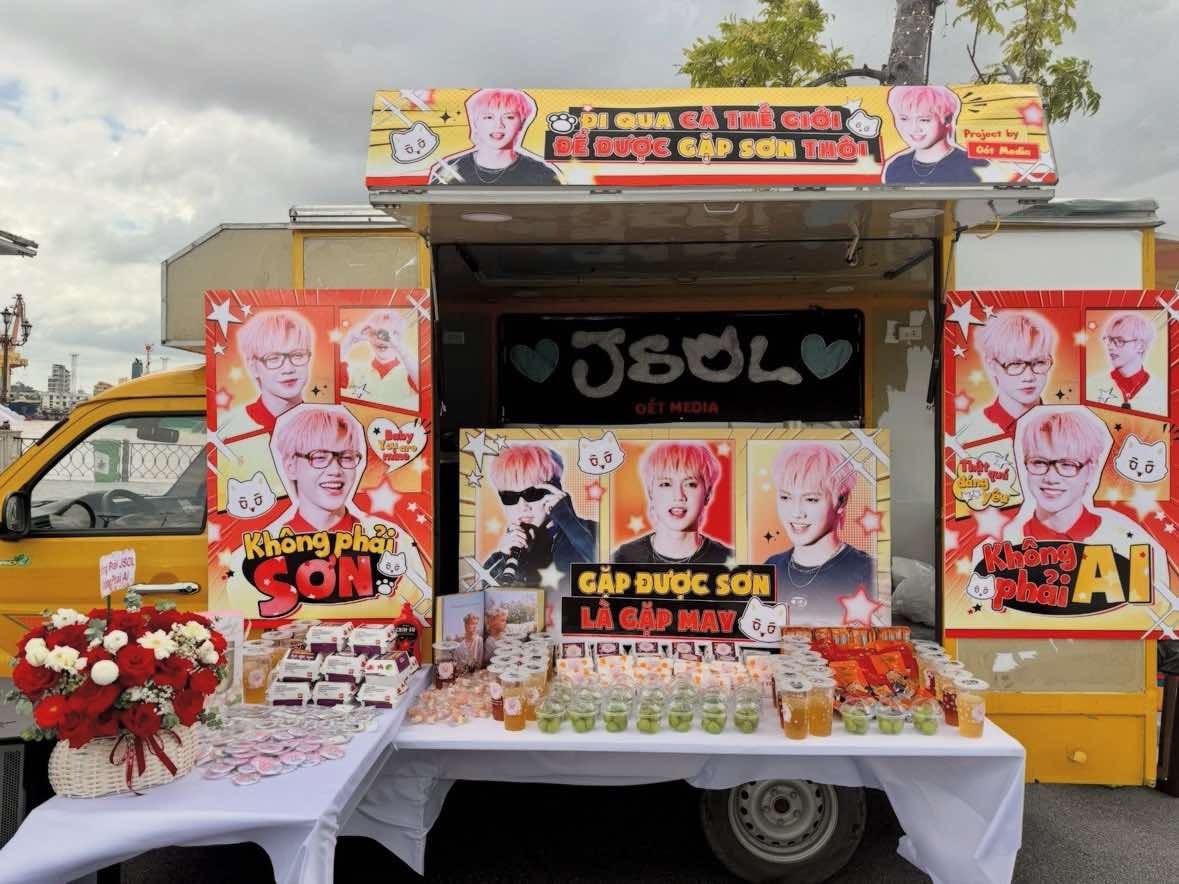 Tự hào 80 năm Quốc khánh 2/9 của đất nước, Jsol hát đến lạc cả giọng trong sự hò reo của hàng ...