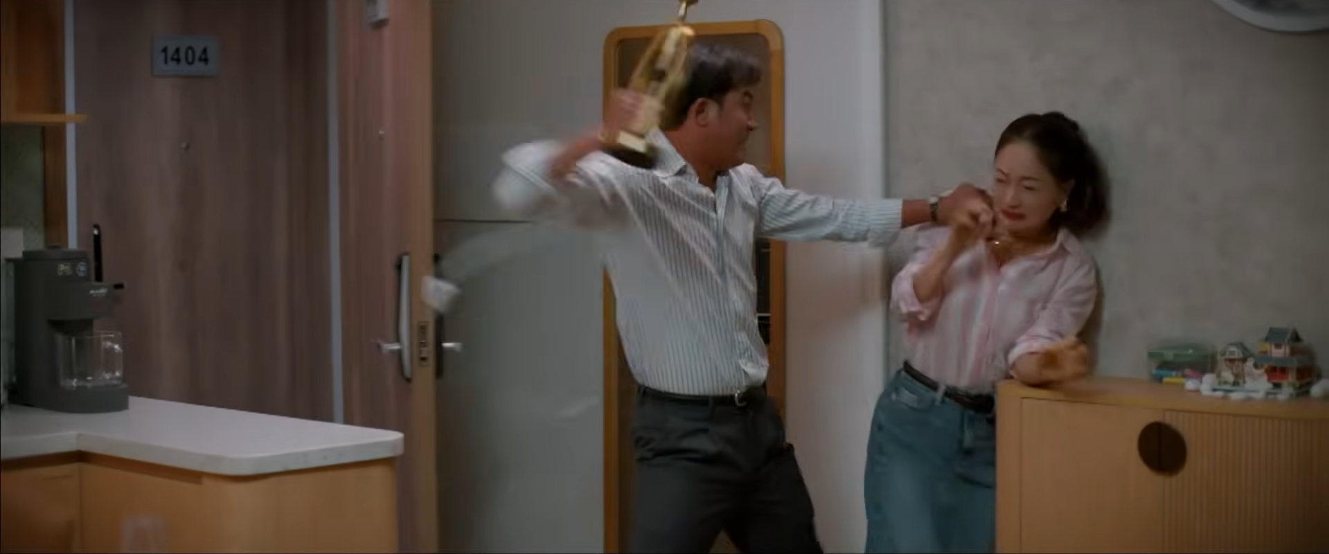 Lan Phương tiết lộ về hậu trường bất ngờ bị Quốc Đam bóp cổ