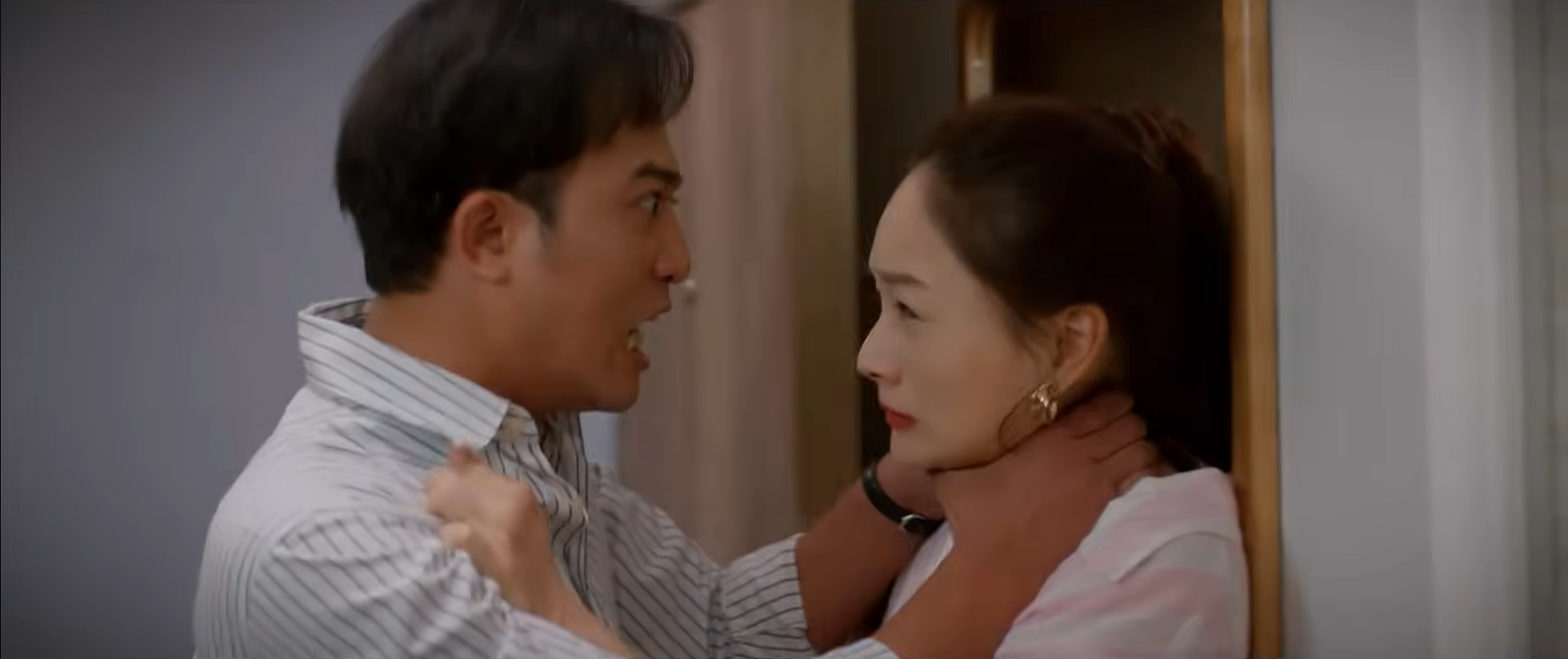 Lan Phương tiết lộ về hậu trường bất ngờ bị Quốc Đam bóp cổ