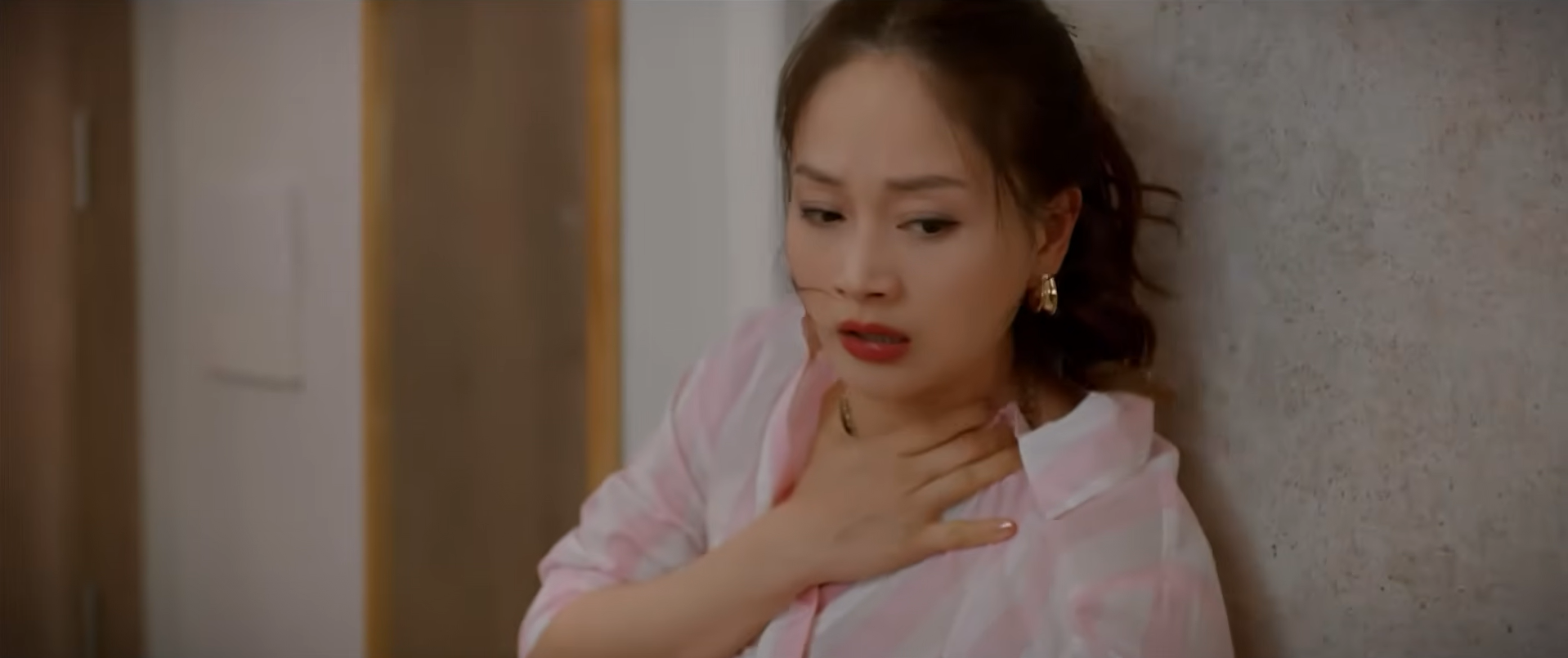 Lan Phương tiết lộ về hậu trường bất ngờ bị Quốc Đam bóp cổ